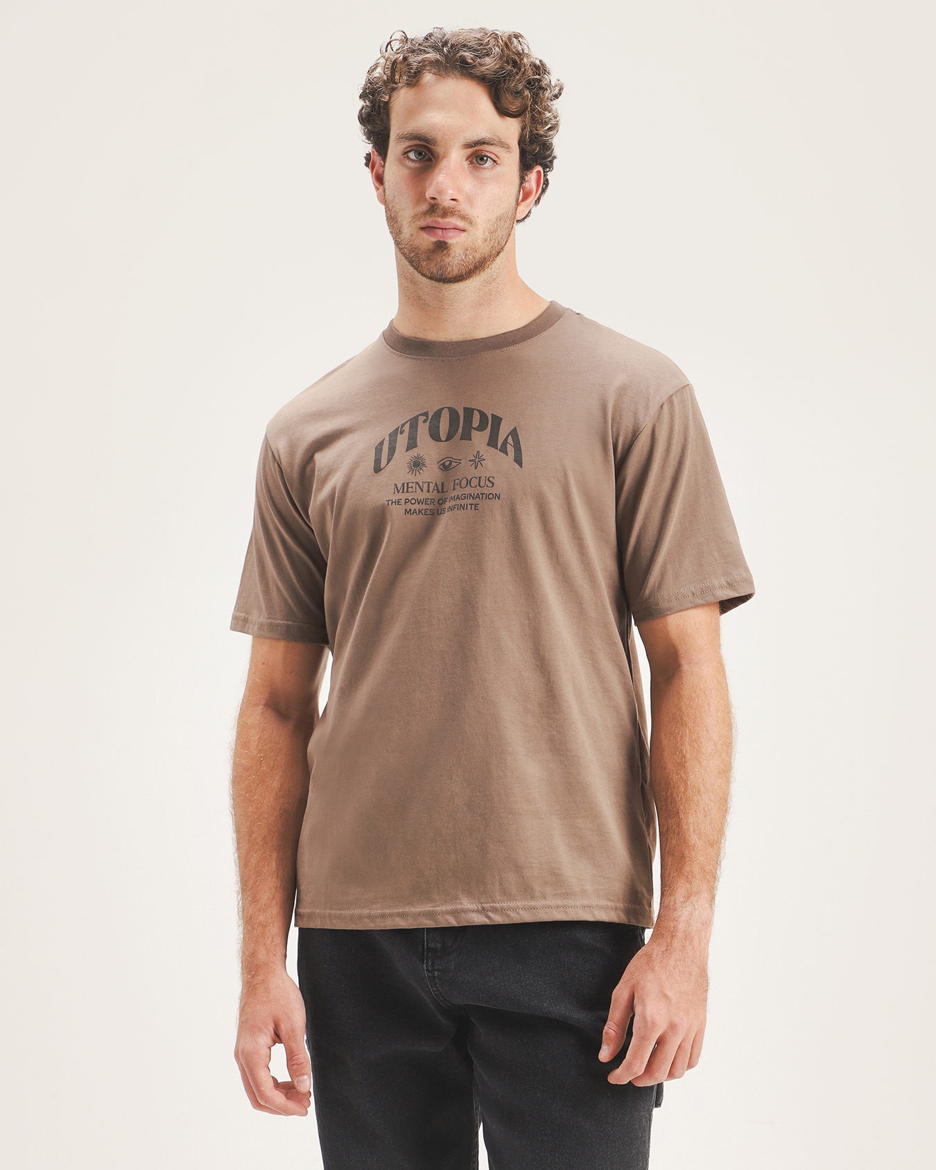 Playera Café Estampada Utopía para Hombre - C&A México