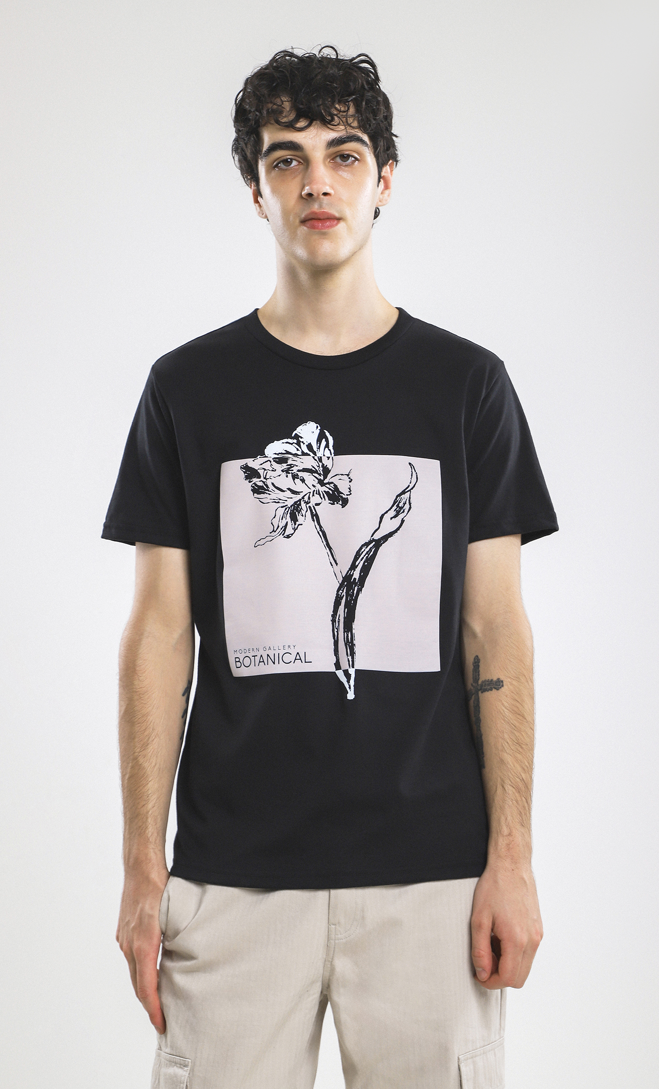 Playera Negra Diseño Flor Para Hombre - C&A